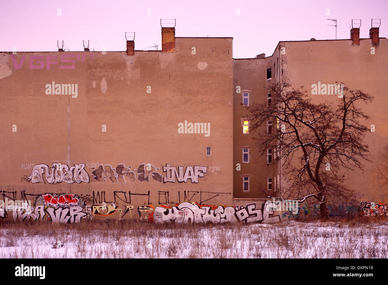 Berlin, Deutschland, alte Gebäude und die Leergeraeumte Fabrikgelaende ...
