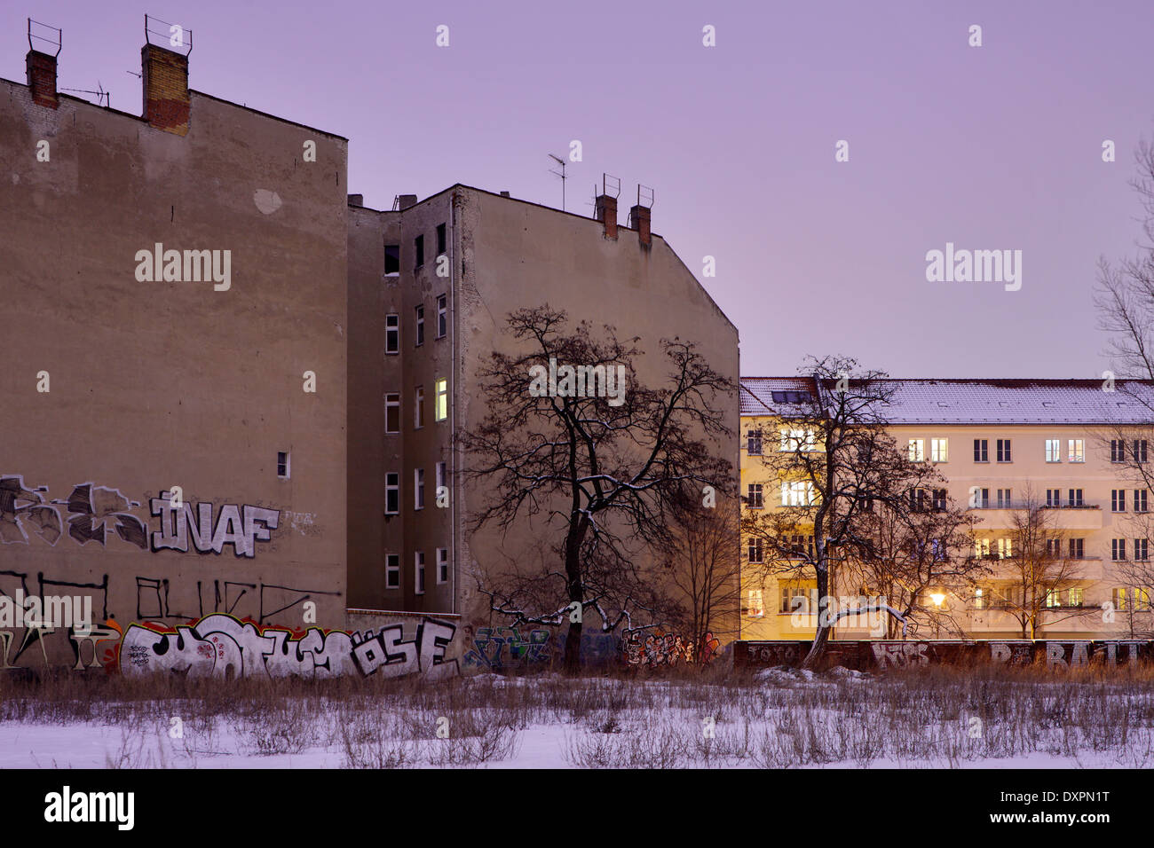 Berlin, Deutschland, alte Gebäude und die Leergeraeumte Fabrikgelaende ...