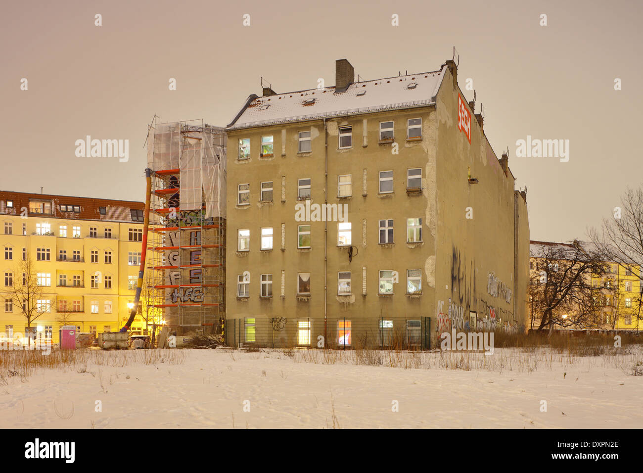 Berlin, Deutschland, alte Gebäude und die Leergeraeumte Fabrikgelaende ...