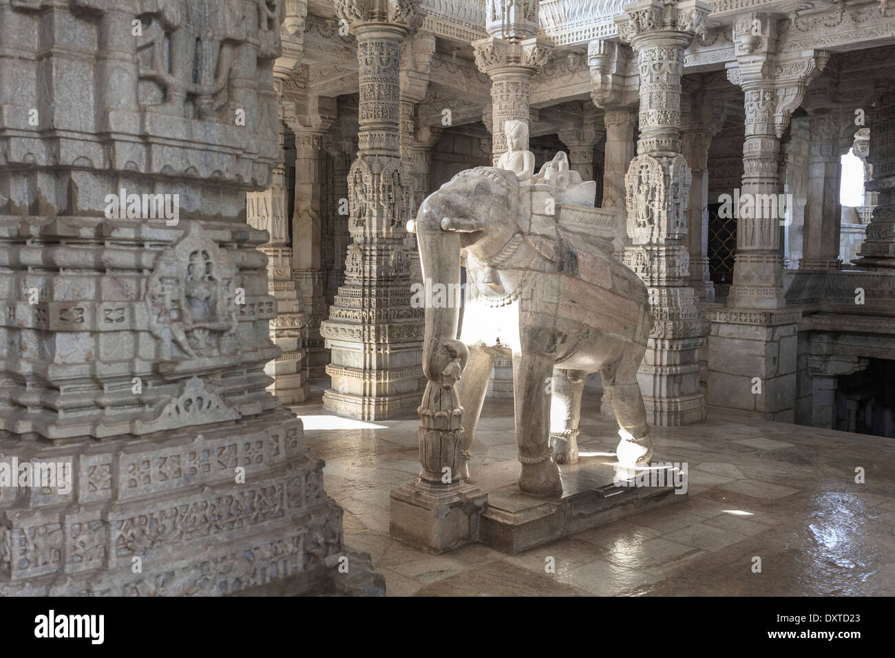 Jain temple marble carving -Fotos und -Bildmaterial in hoher Auflösung ...