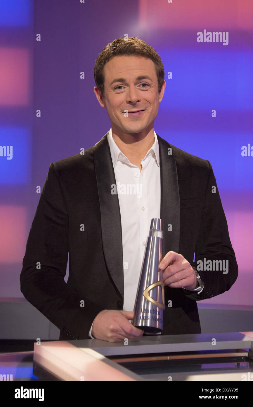 Alexander Bommes präsentiert den neuen deutschen TV-show "NDR Quizshow ...