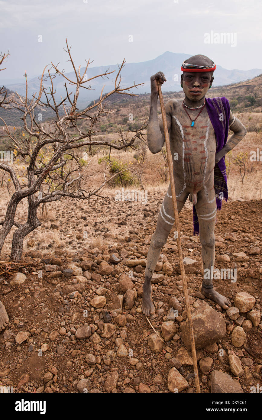 Mursi junge im unteren Omo-Tal von Äthiopien Stockfotografie - Alamy