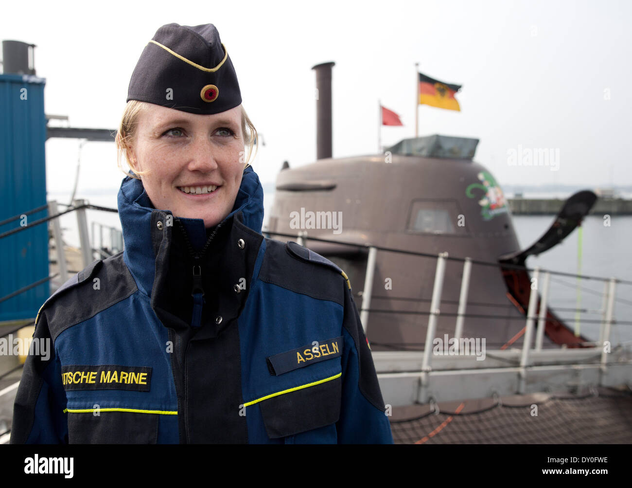 Female naval officer -Fotos und -Bildmaterial in hoher Auflösung – Alamy
