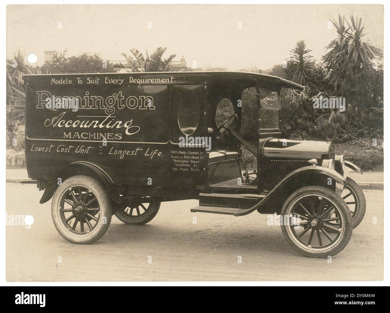 Dieses historische Foto zeigt einen Remington Buchhaltungsmaschinen-Van ...