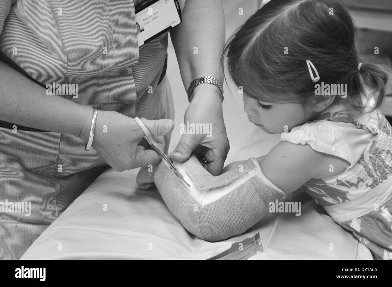 Oberarm Gips Frau Stockfotos und -bilder Kaufen - Alamy