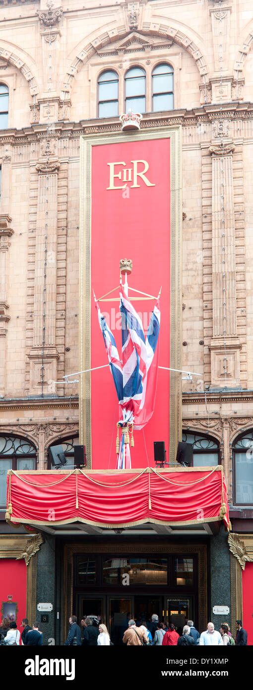 Harrods gruppe -Fotos und -Bildmaterial in hoher Auflösung – Alamy