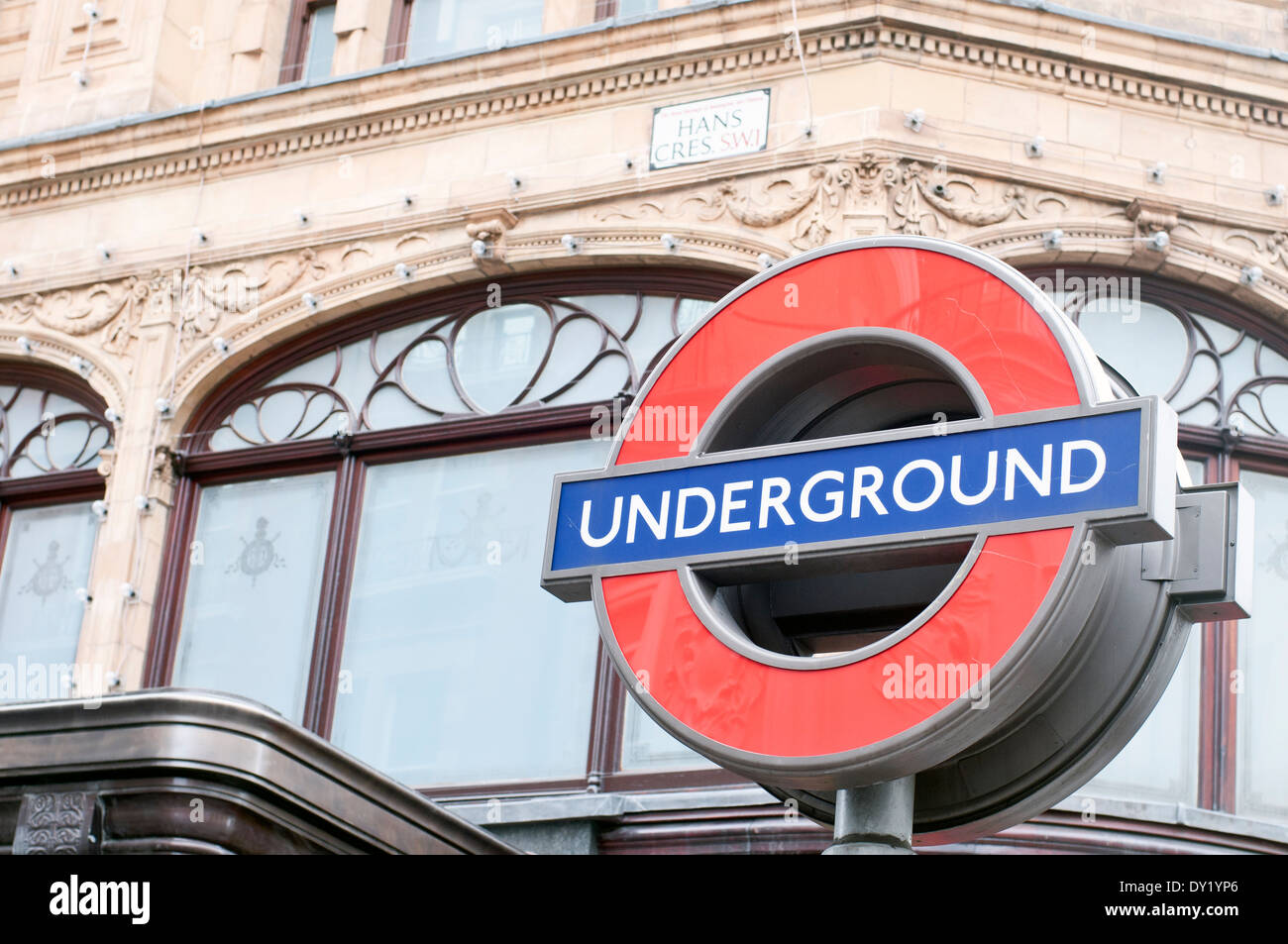London Underground Logo von Knightsbridge, London Stockfotografie - Alamy