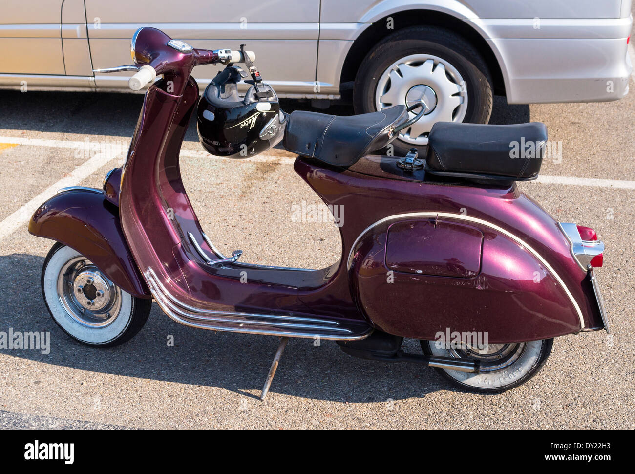 Vespa alt retro -Fotos und -Bildmaterial in hoher Auflösung – Alamy