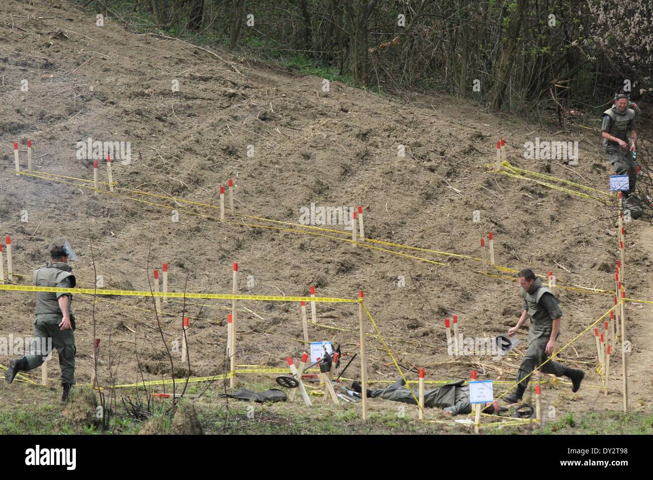 Mine action -Fotos und -Bildmaterial in hoher Auflösung – Alamy