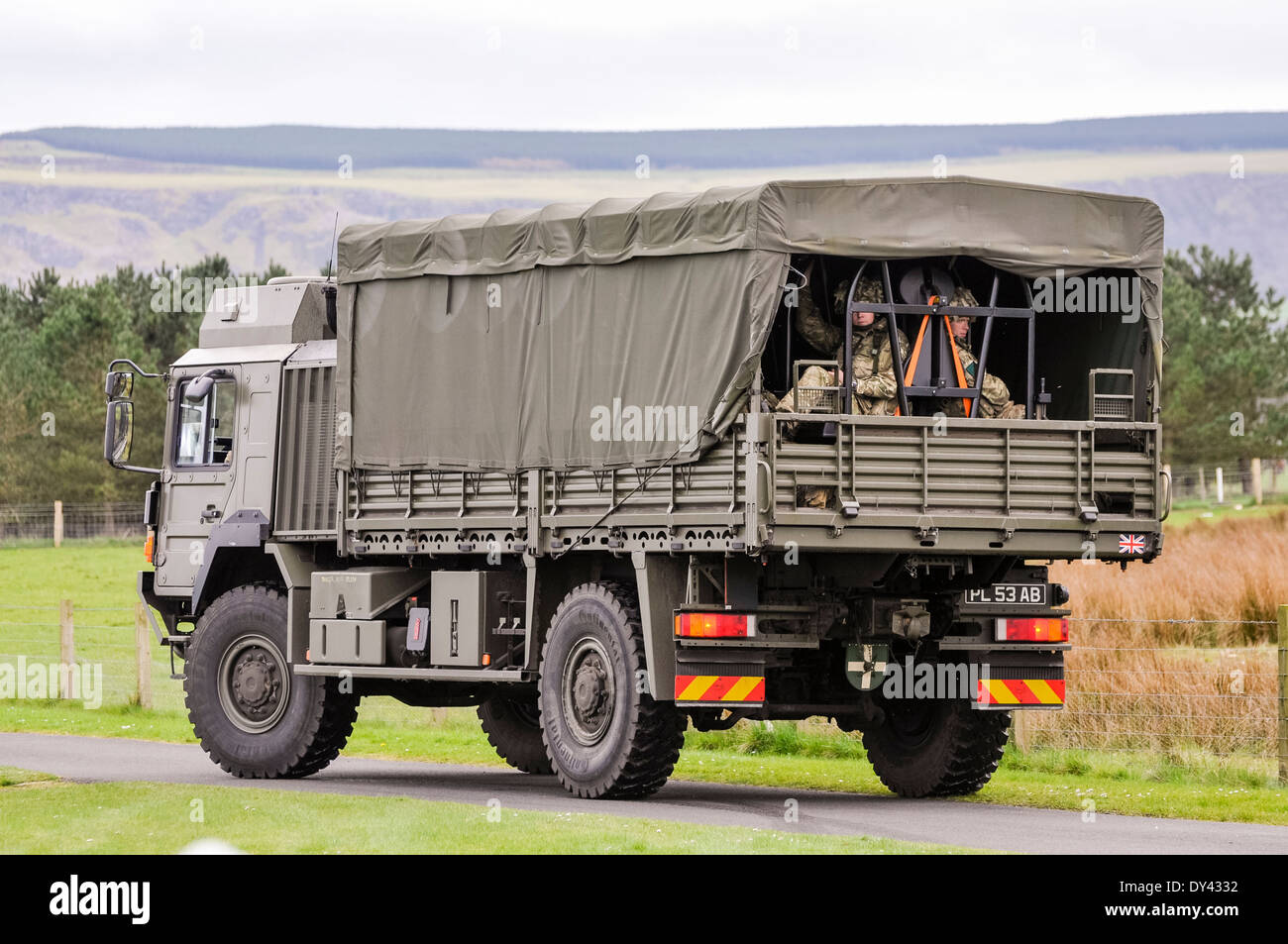 British army man truck -Fotos und -Bildmaterial in hoher Auflösung – Alamy