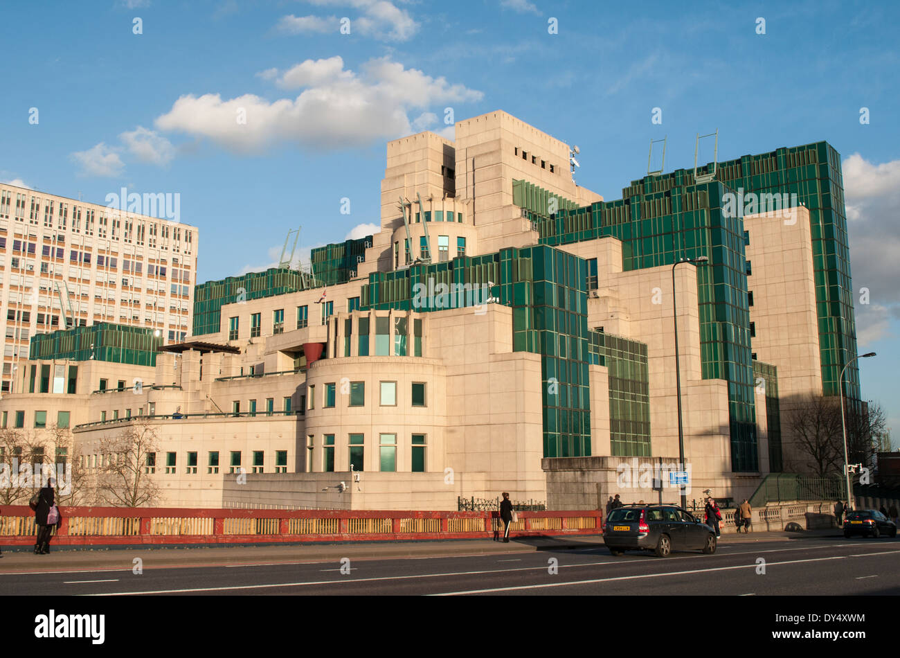 Mi6 Building London Stockfotos und -bilder Kaufen - Alamy