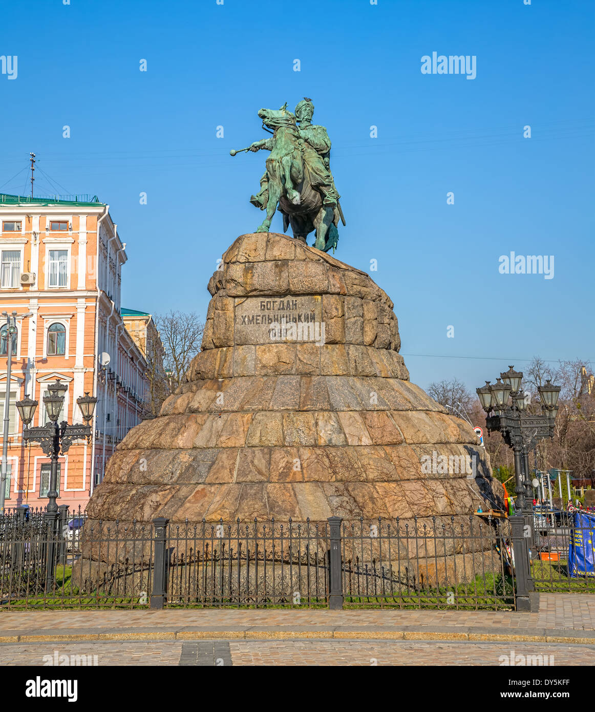 Das Khmelnytsky-Denkmal in Kiew, im Zentrum von Kiew im Jahre 1888 ...