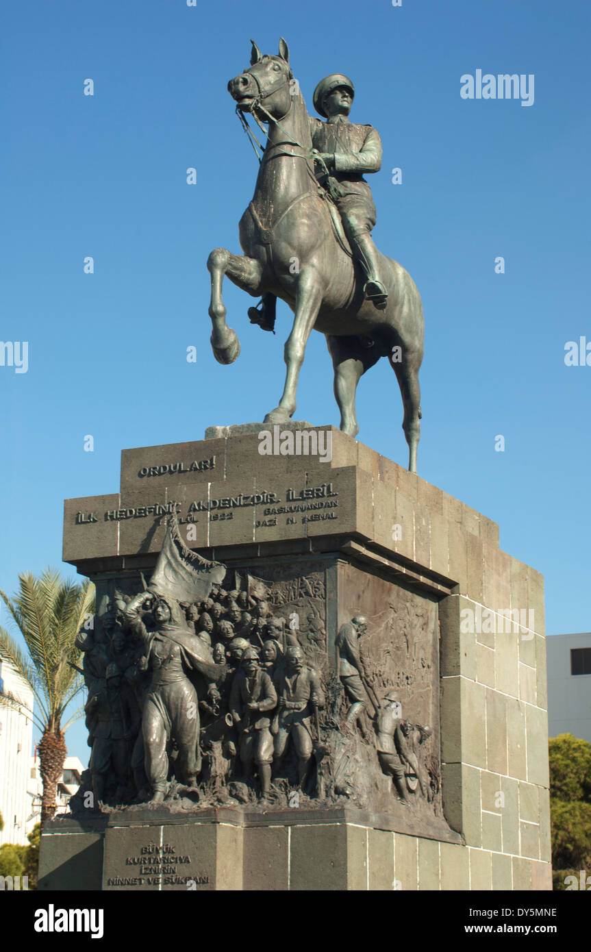 Turkey Statue Ataturk Founder Turkey Stockfotos und -bilder Kaufen - Alamy