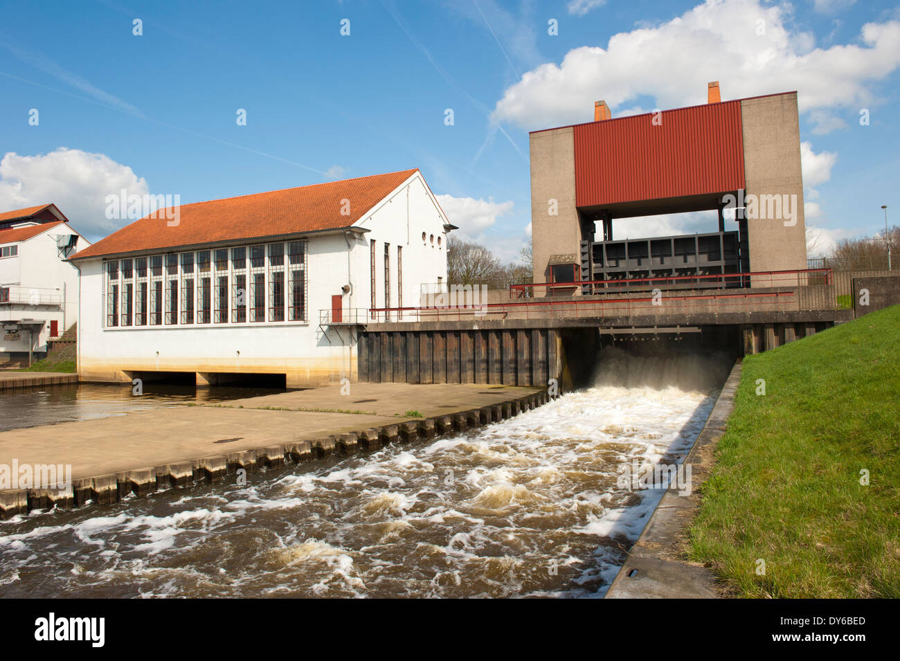 Wehr wasser -Fotos und -Bildmaterial in hoher Auflösung – Alamy