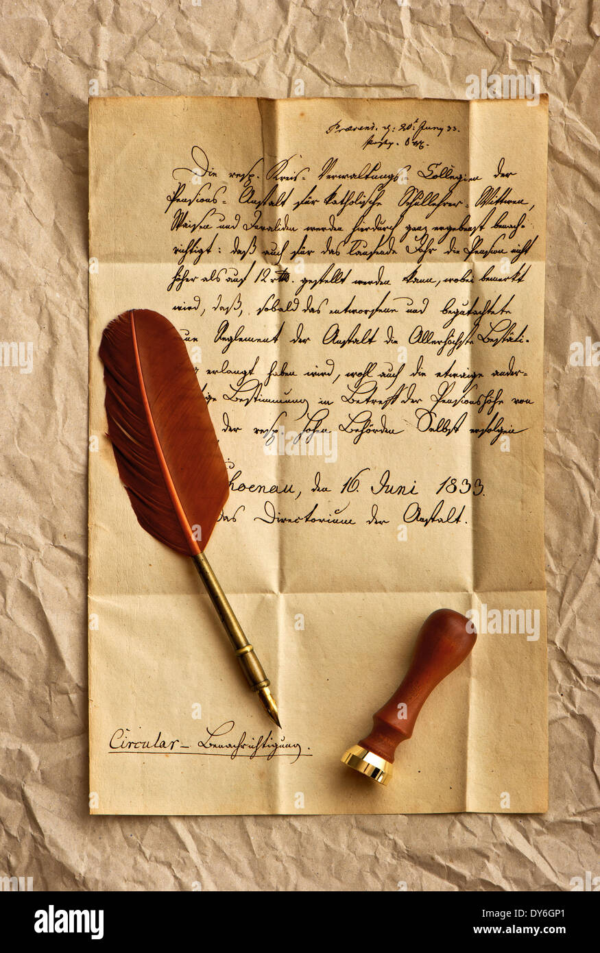 Alter Brief mit Feder Feder und Wachs-Siegel. Vintage-Hintergrund ...