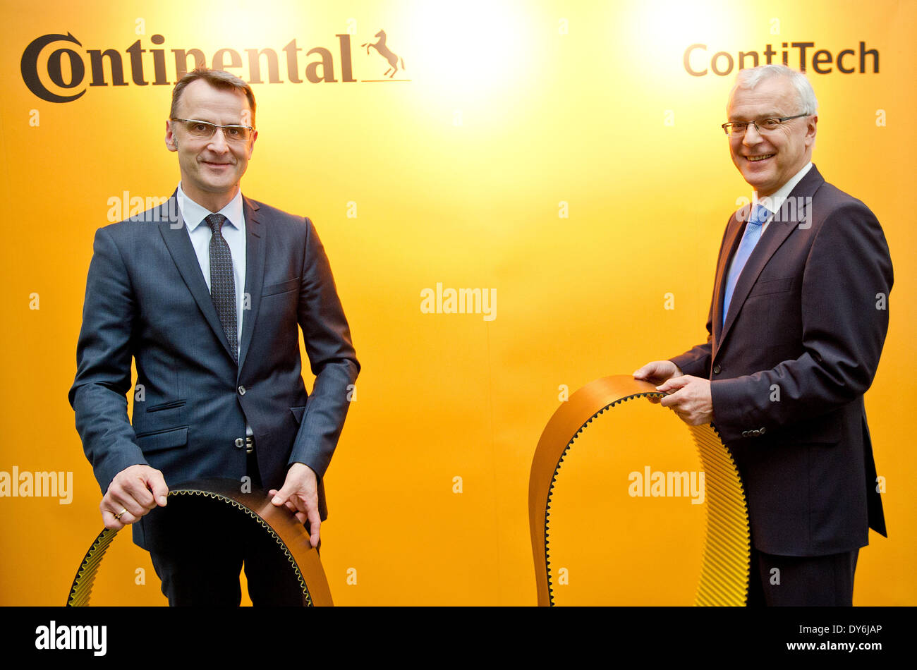 Hannover, Deutschland. 8. April 2014. Heinz-Gerhard Wente (R ...