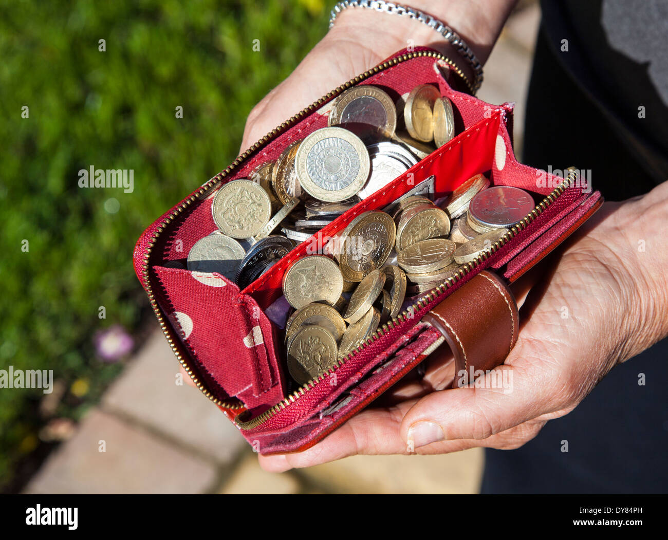 Schwerer geldbeutel -Fotos und -Bildmaterial in hoher Auflösung – Alamy