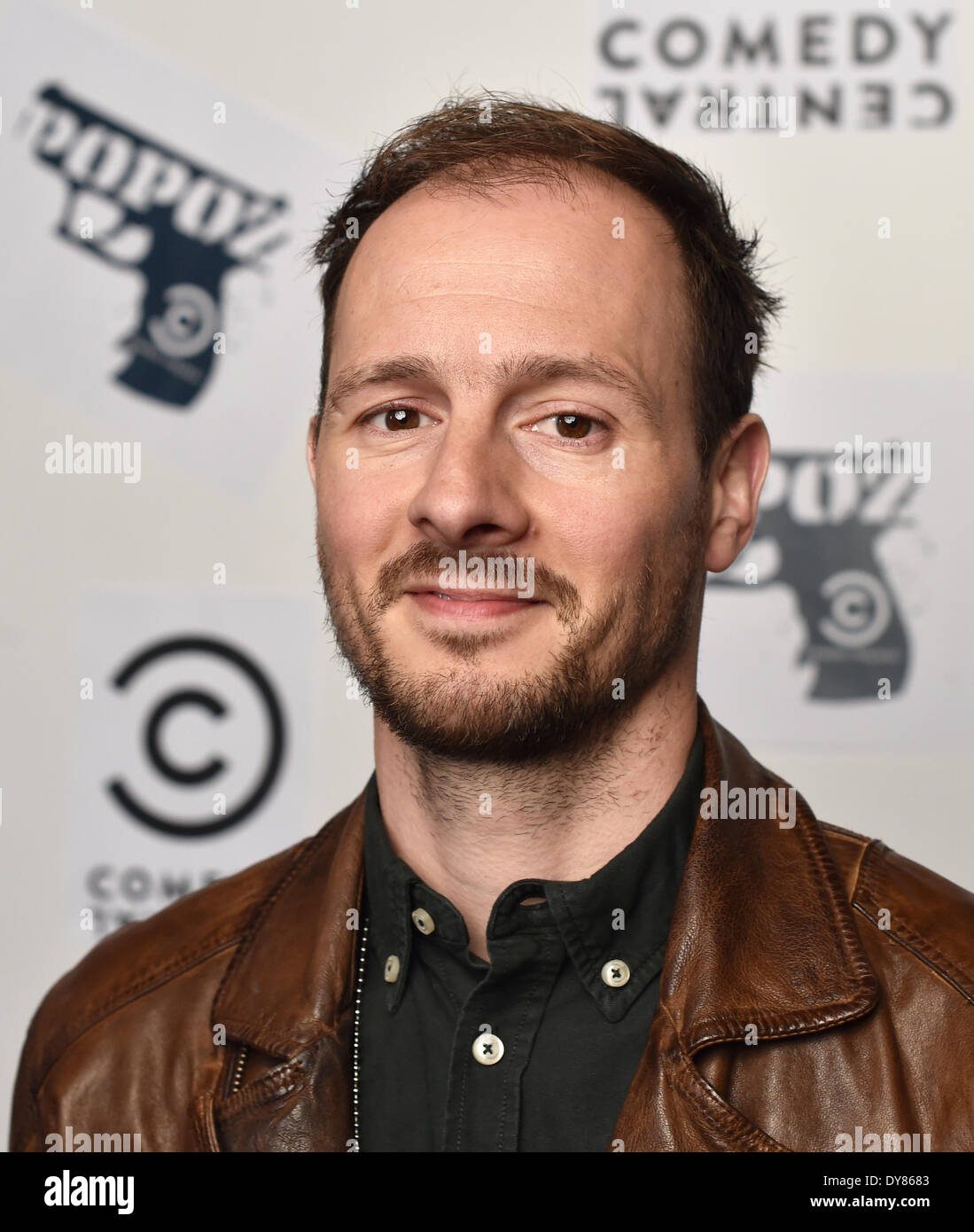 Berlin, Deutschland. 9. April 2014. Der niederländische Schauspieler Huub Smit tarnt sich als ...