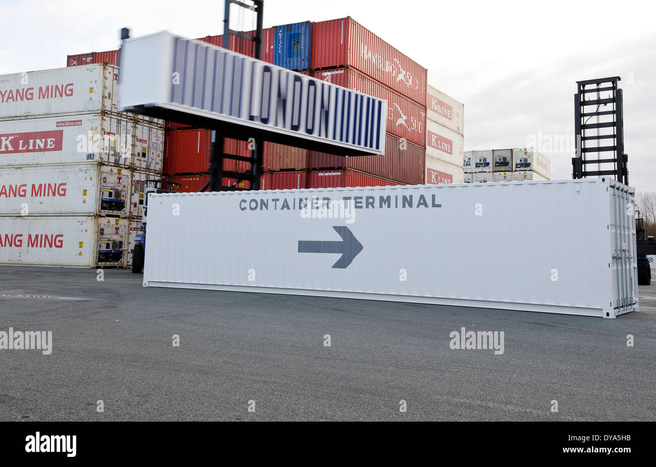 Londoner containerterminal -Fotos und -Bildmaterial in hoher Auflösung ...
