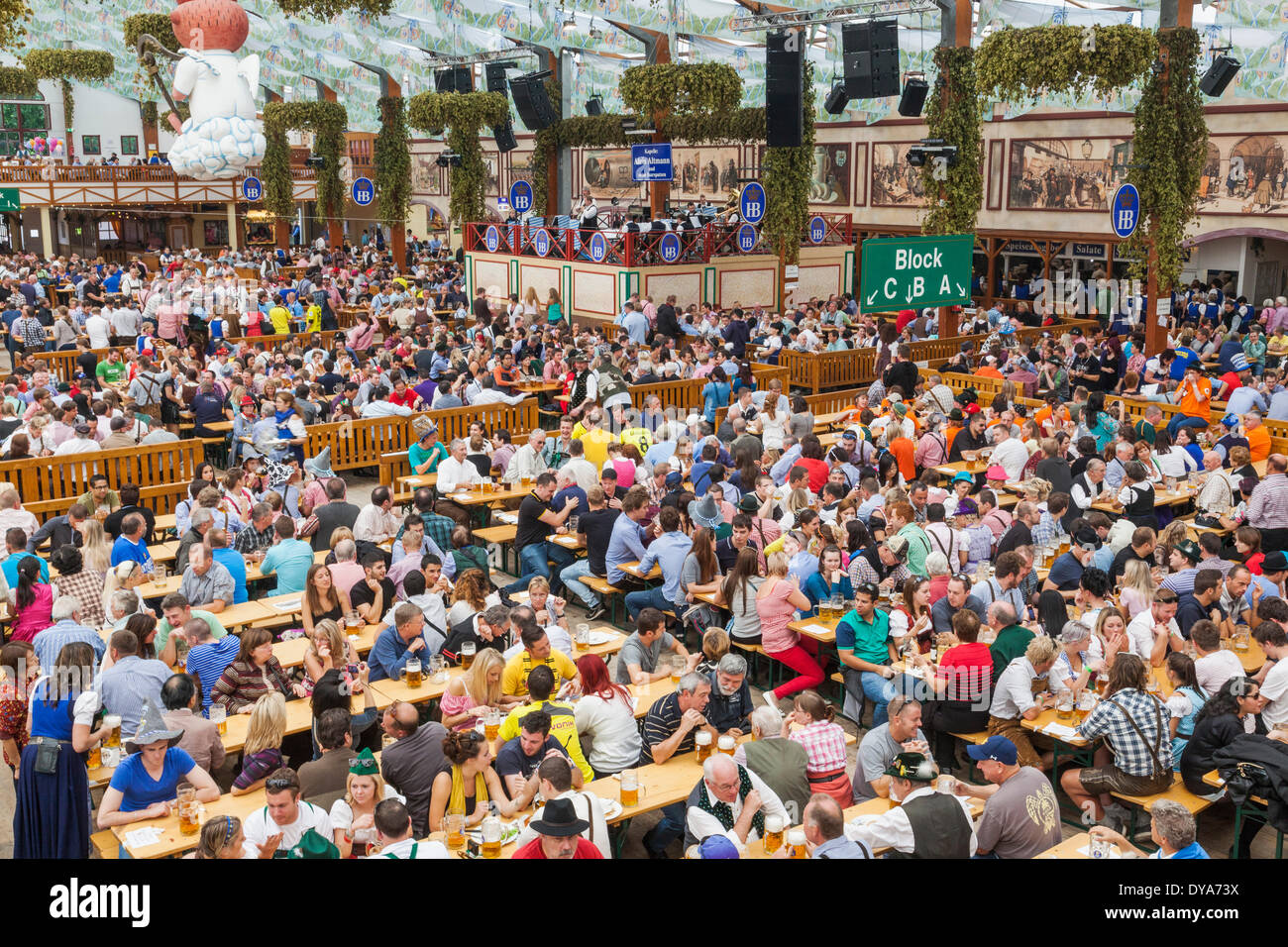 Deutschland, Bayern, München, Oktoberfest, Hofbräuhaus Bierzelt Leute ...