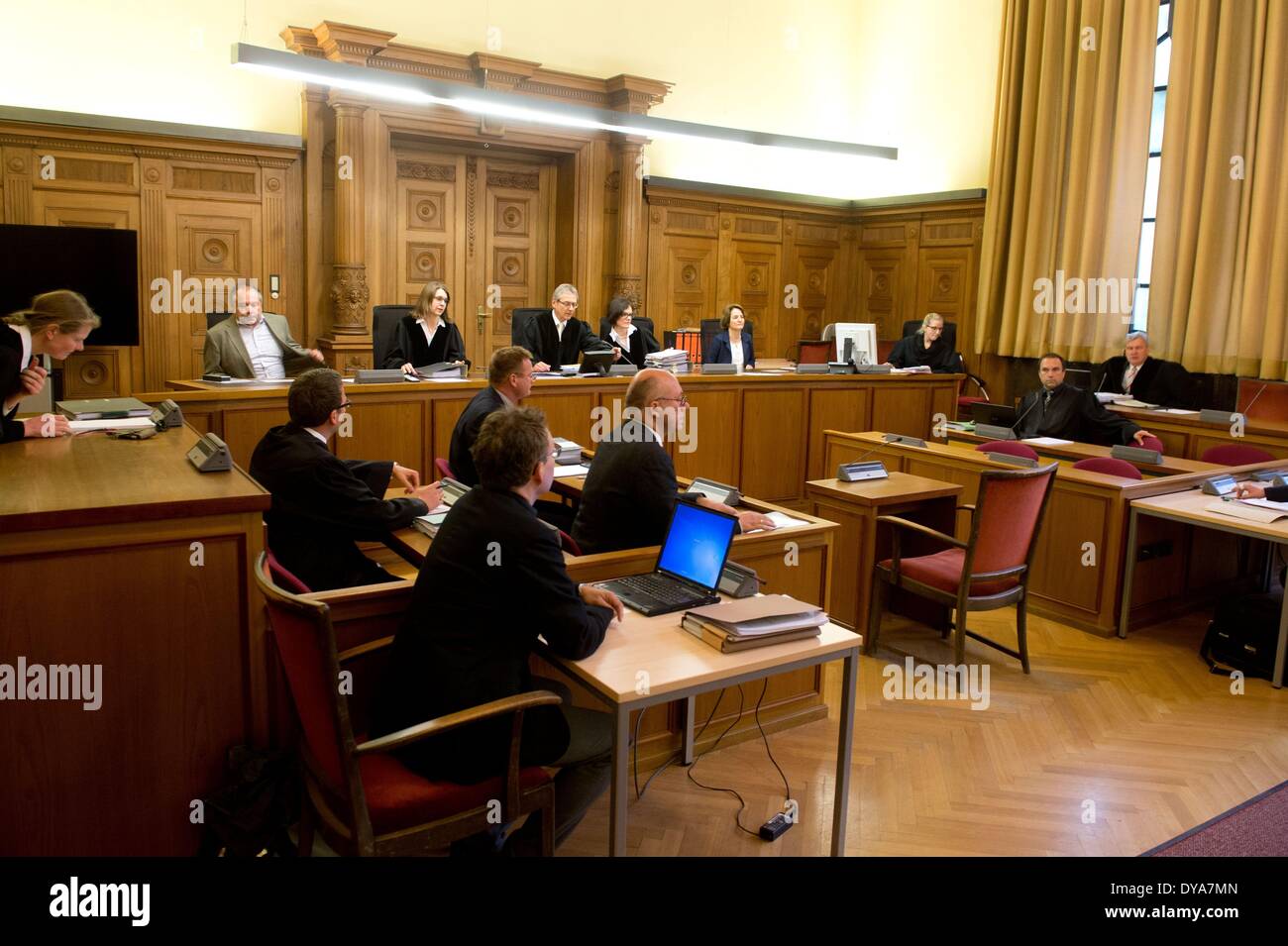 Sixteen seat -Fotos und -Bildmaterial in hoher Auflösung – Alamy