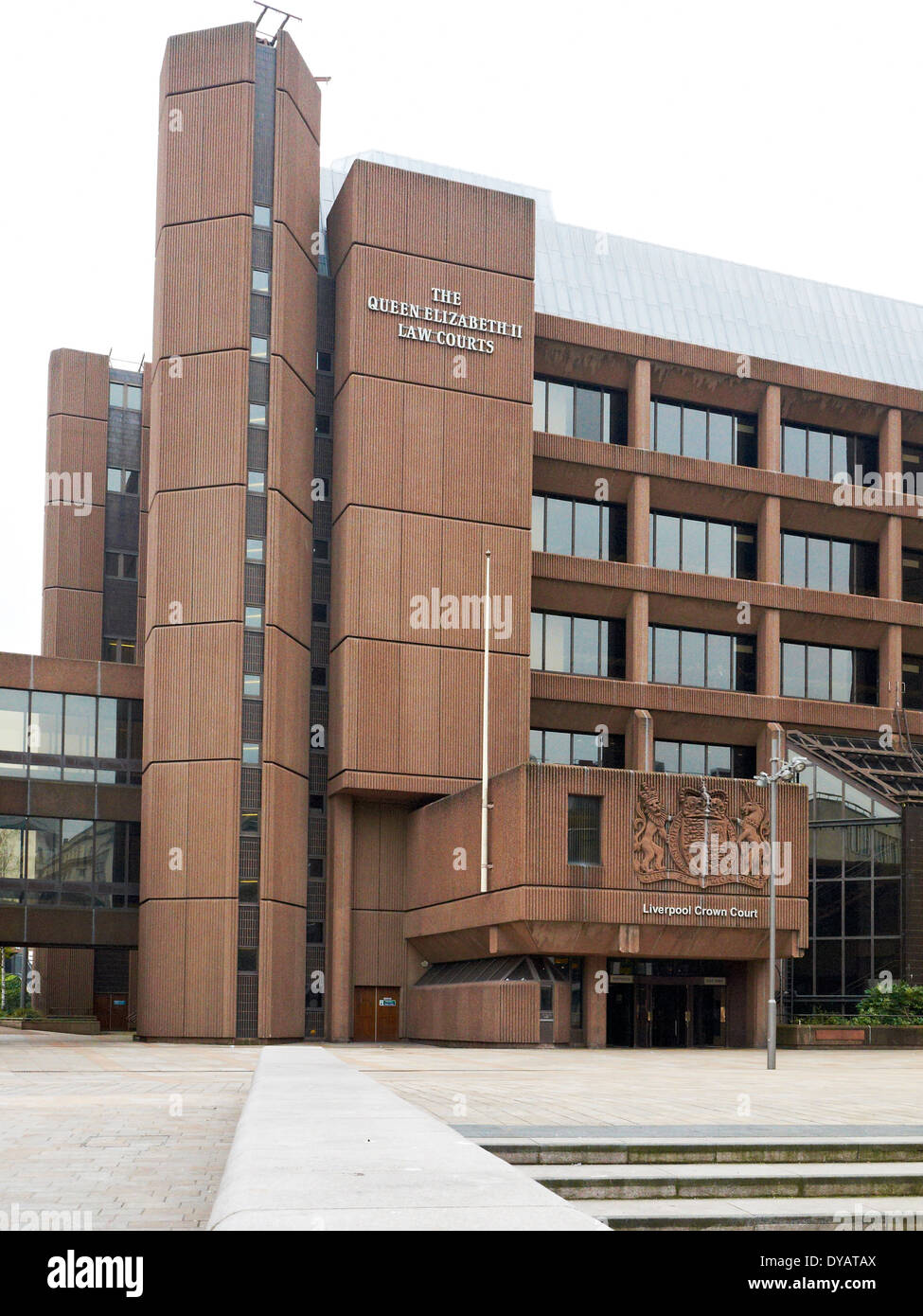 Queen elizabeth law courts -Fotos und -Bildmaterial in hoher Auflösung ...