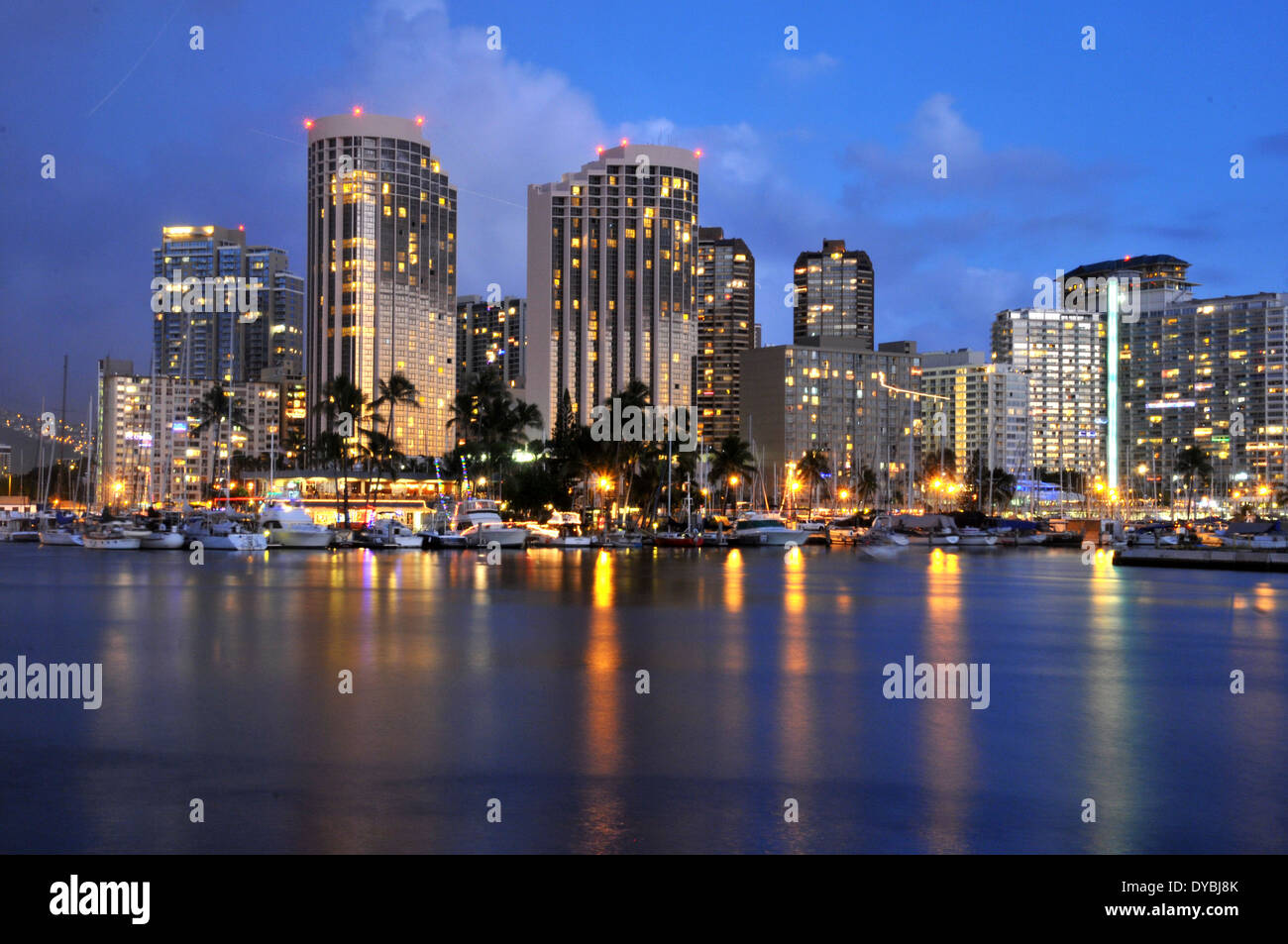 Waikiki pier -Fotos und -Bildmaterial in hoher Auflösung – Alamy
