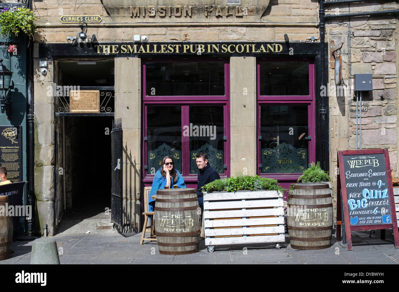 Der Wee Pub in der Grassmarket, Edinburgh, die bei nur 17ft by14ft ...