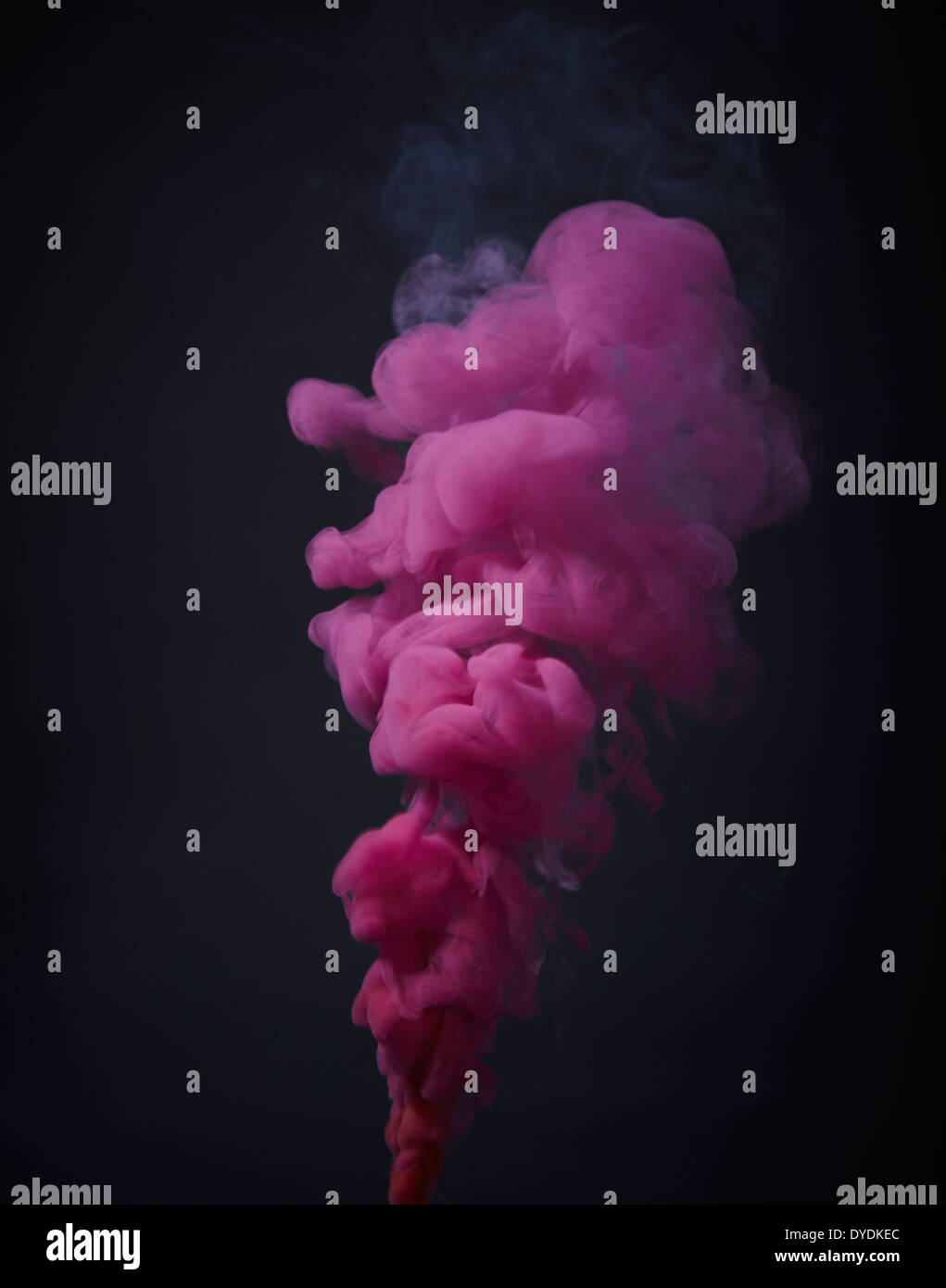 Ein dunkelblauer hintergrund -Fotos und -Bildmaterial in hoher ...