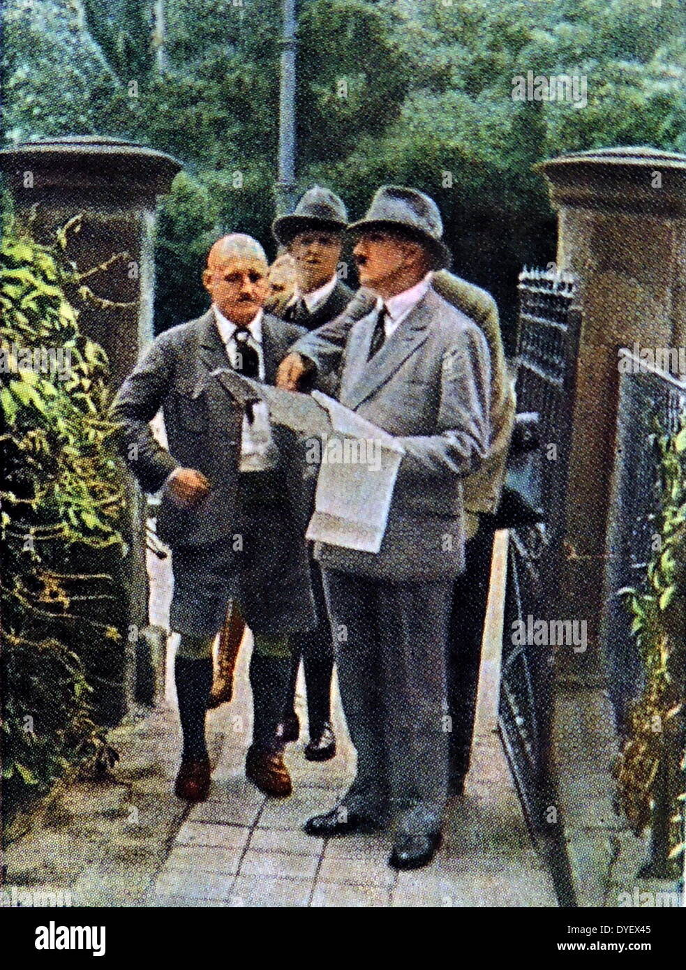 Hitler mit Julius Streicher (1885 - 16. Oktober 1946) einen prominenten ...