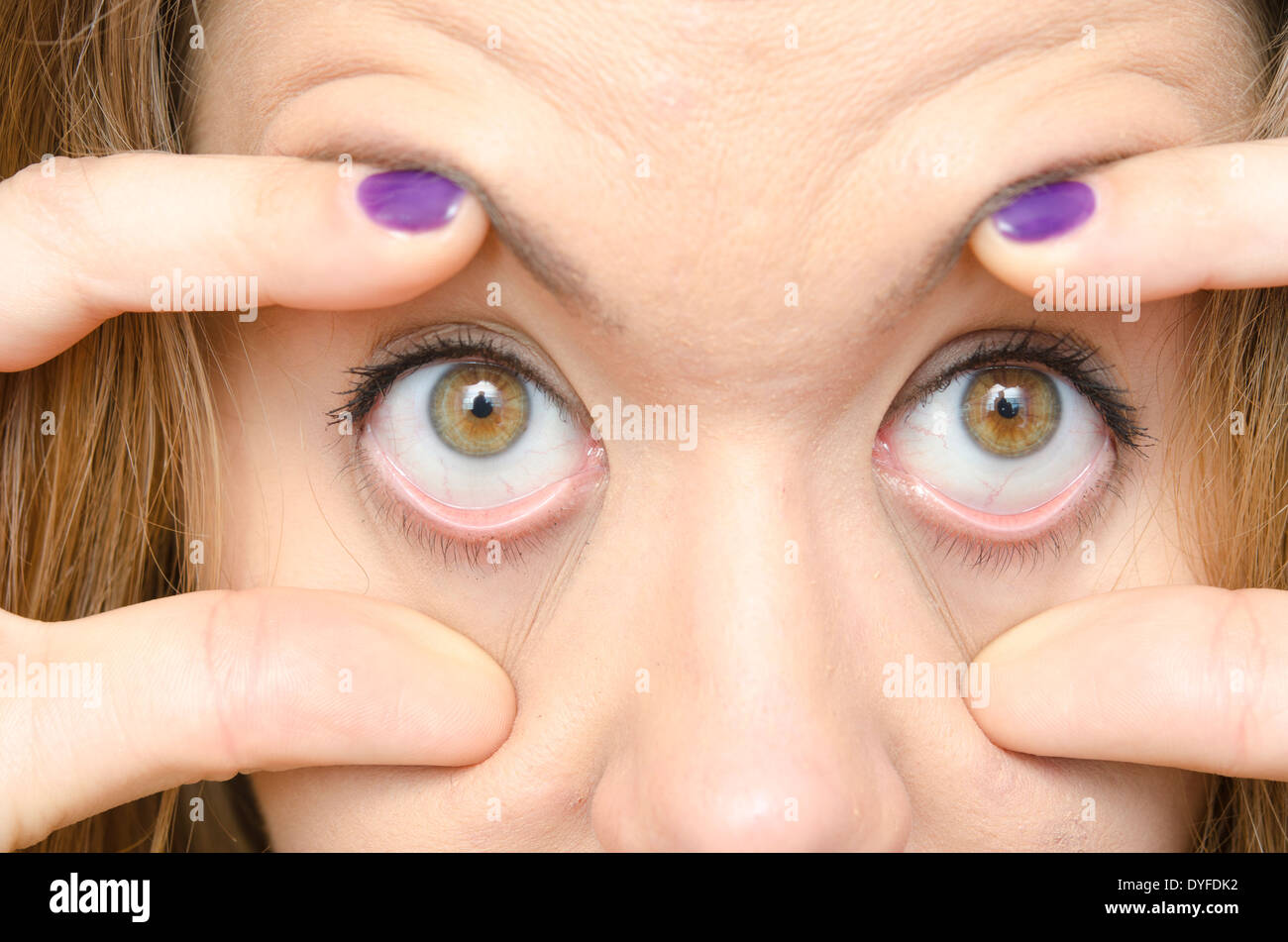 Geöffnete augen -Fotos und -Bildmaterial in hoher Auflösung – Alamy