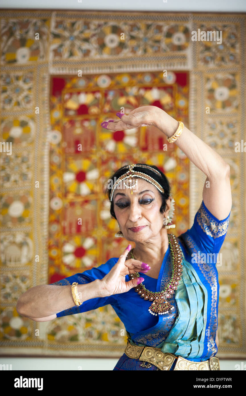 Indische frau schmuck -Fotos und -Bildmaterial in hoher Auflösung – Alamy