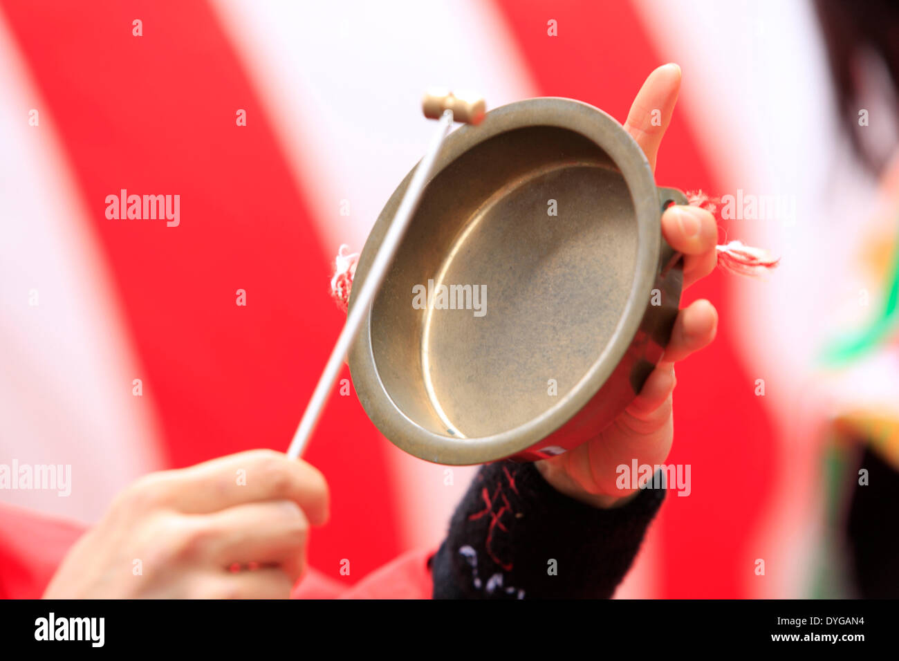 Japanische glocken -Fotos und -Bildmaterial in hoher Auflösung – Alamy