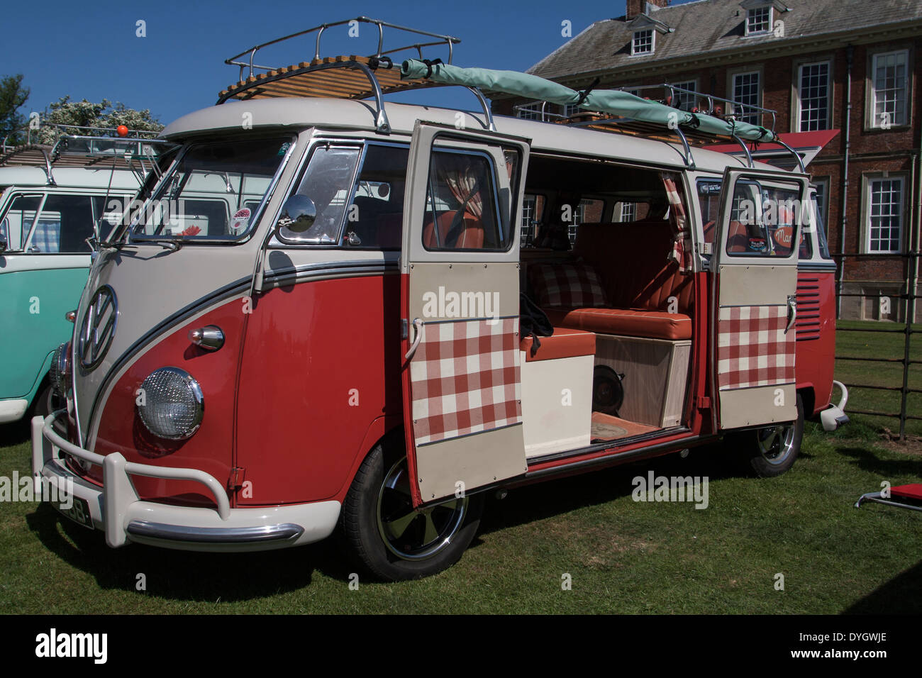 Old vw bus -Fotos und -Bildmaterial in hoher Auflösung – Alamy