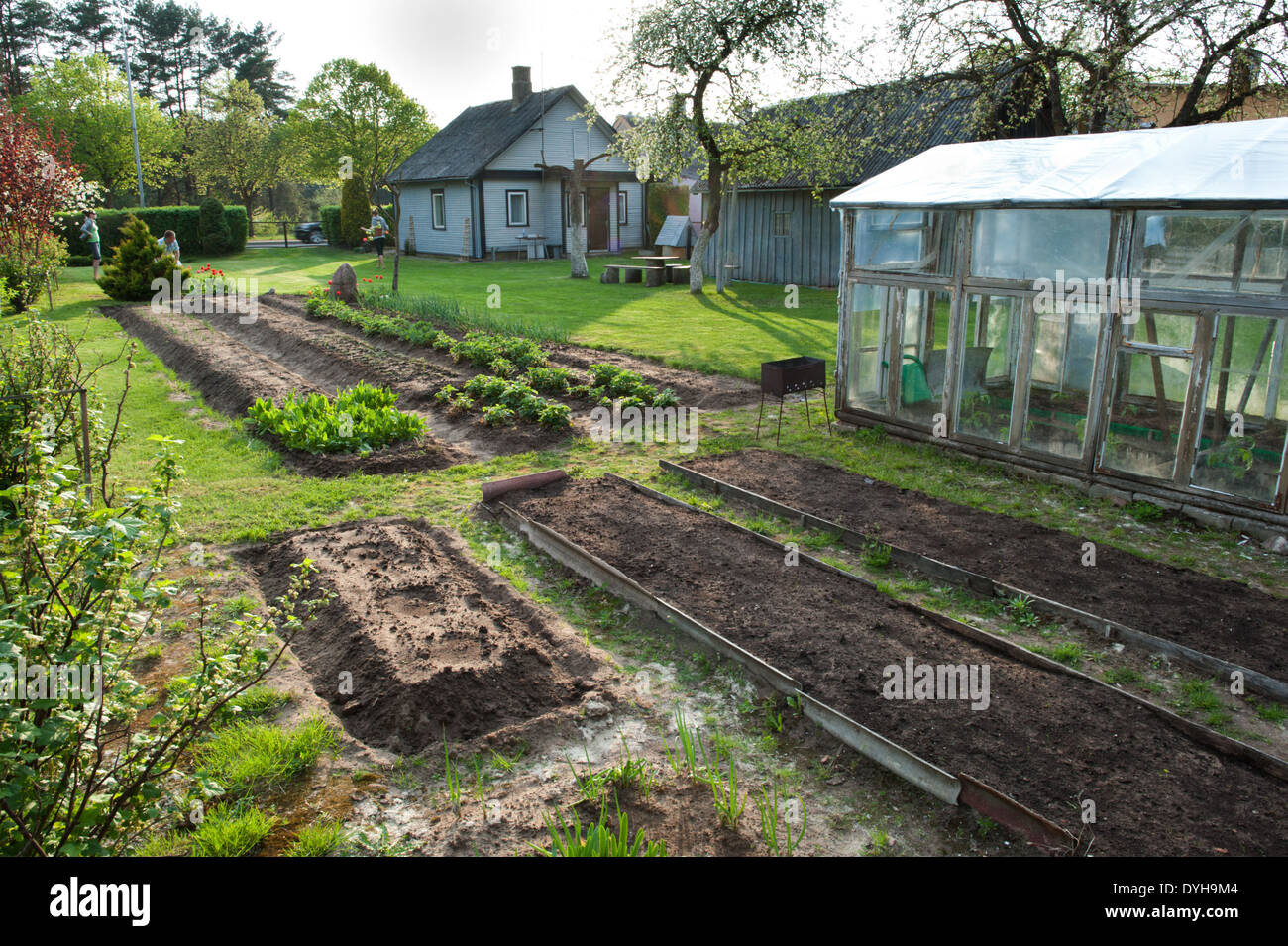 Gepflegtes holzhaus -Fotos und -Bildmaterial in hoher Auflösung – Alamy