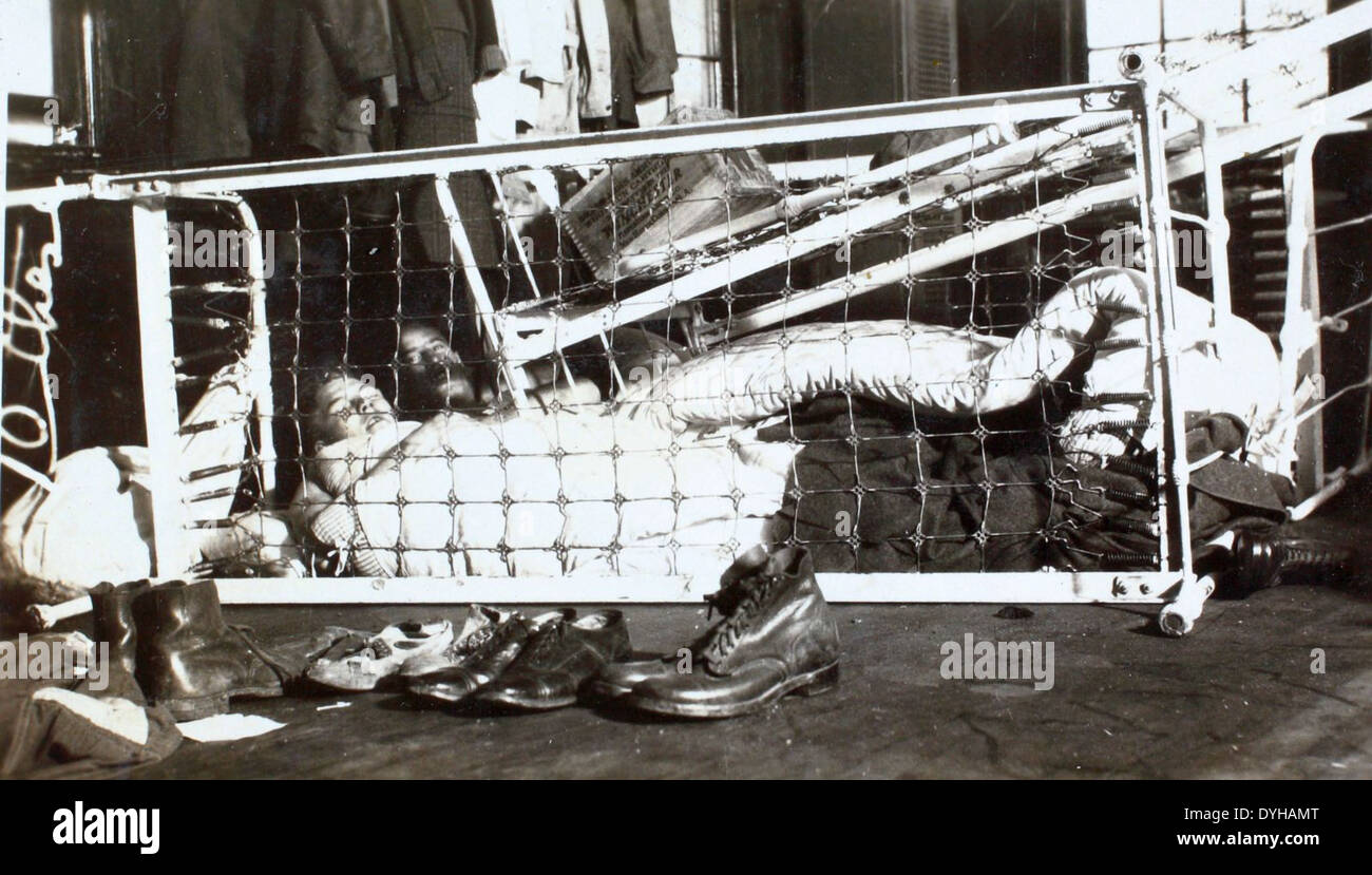 Dieses Bild zeigt das Douglas-Flugzeug mit der Hecknummer 000218, das ...