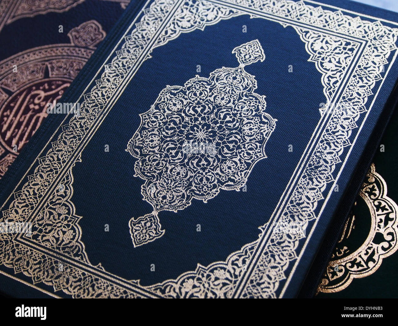 Lugansk, Ukraine. 18. April 2014. Koran---In seiner Freitag Gebet ...