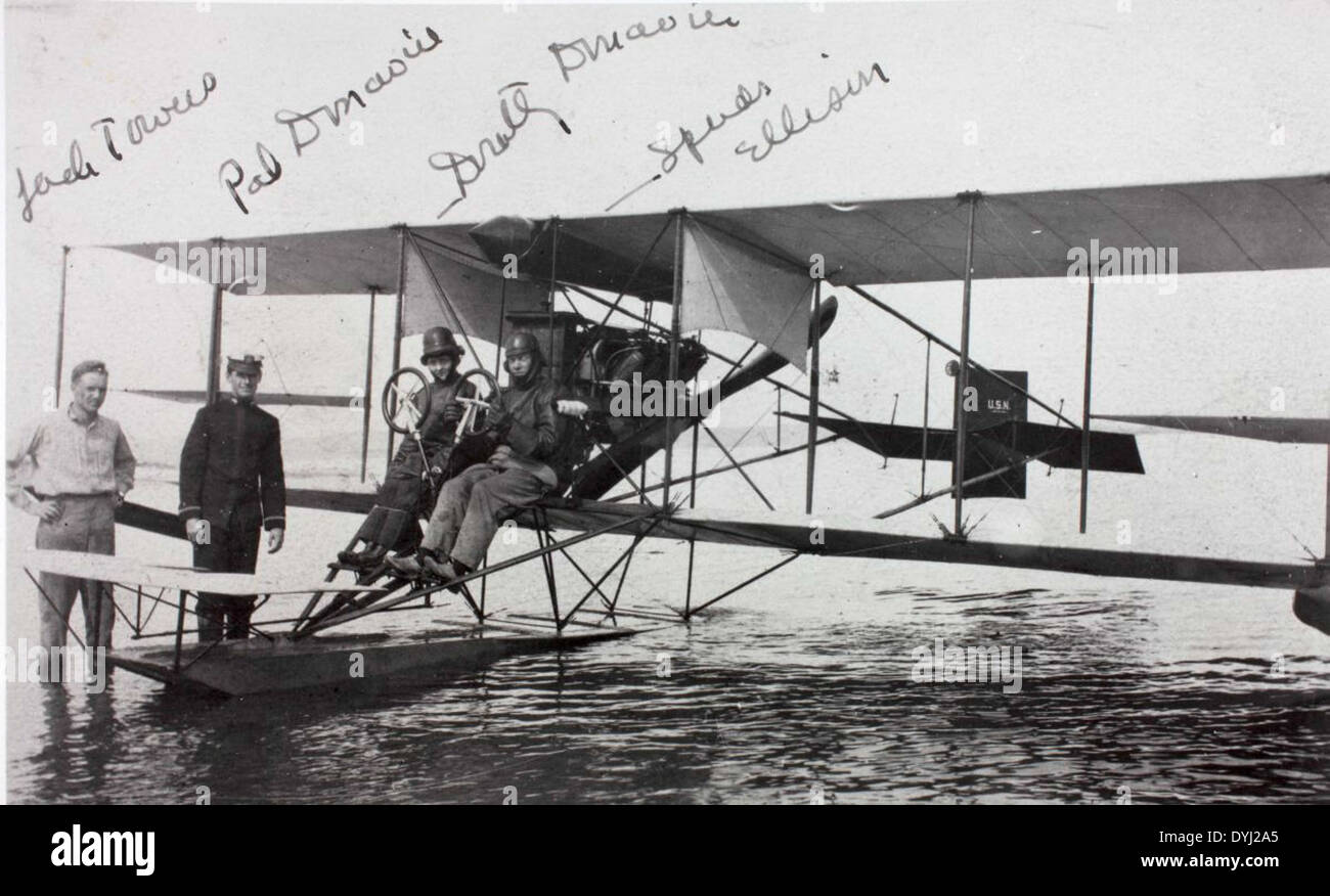 Dieses Foto zeigt Schlüsselfiguren der frühen US-Marine-Luftfahrt ...