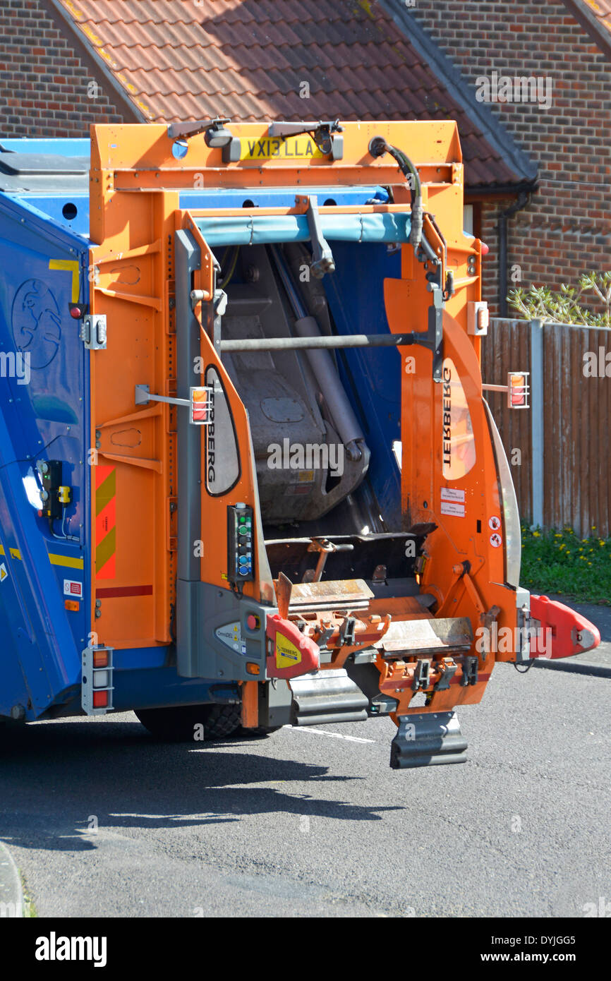 Garbage truck uk -Fotos und -Bildmaterial in hoher Auflösung – Alamy