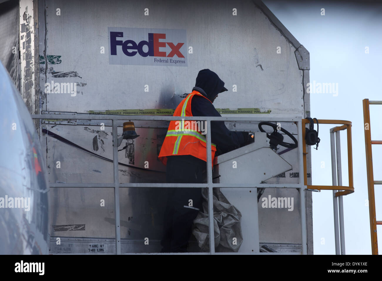 Fedex mitarbeiter -Fotos und -Bildmaterial in hoher Auflösung – Alamy
