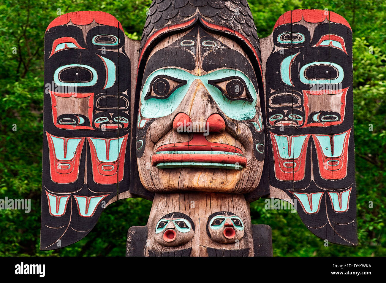 Totem zentrum -Fotos und -Bildmaterial in hoher Auflösung – Alamy
