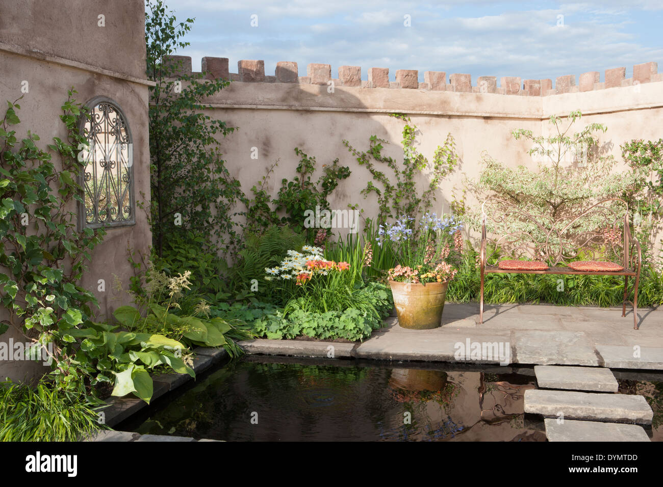 Entworfen von claire skidmore -Fotos und -Bildmaterial in hoher ...