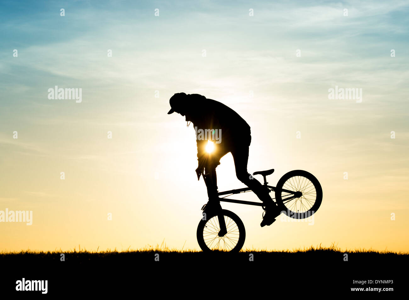 Bike tricks -Fotos und -Bildmaterial in hoher Auflösung – Alamy