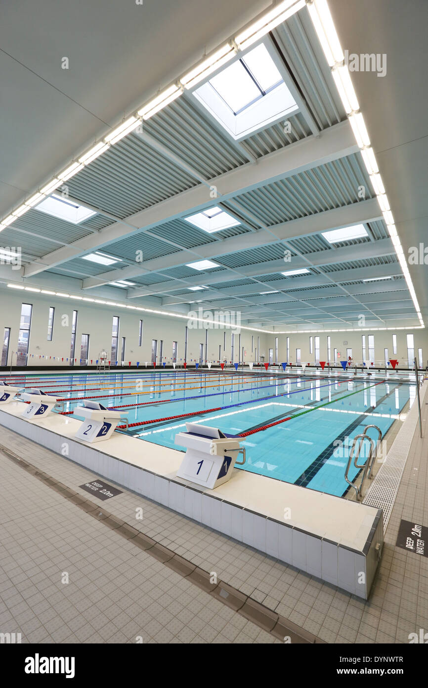 Pool swim -Fotos und -Bildmaterial in hoher Auflösung – Alamy