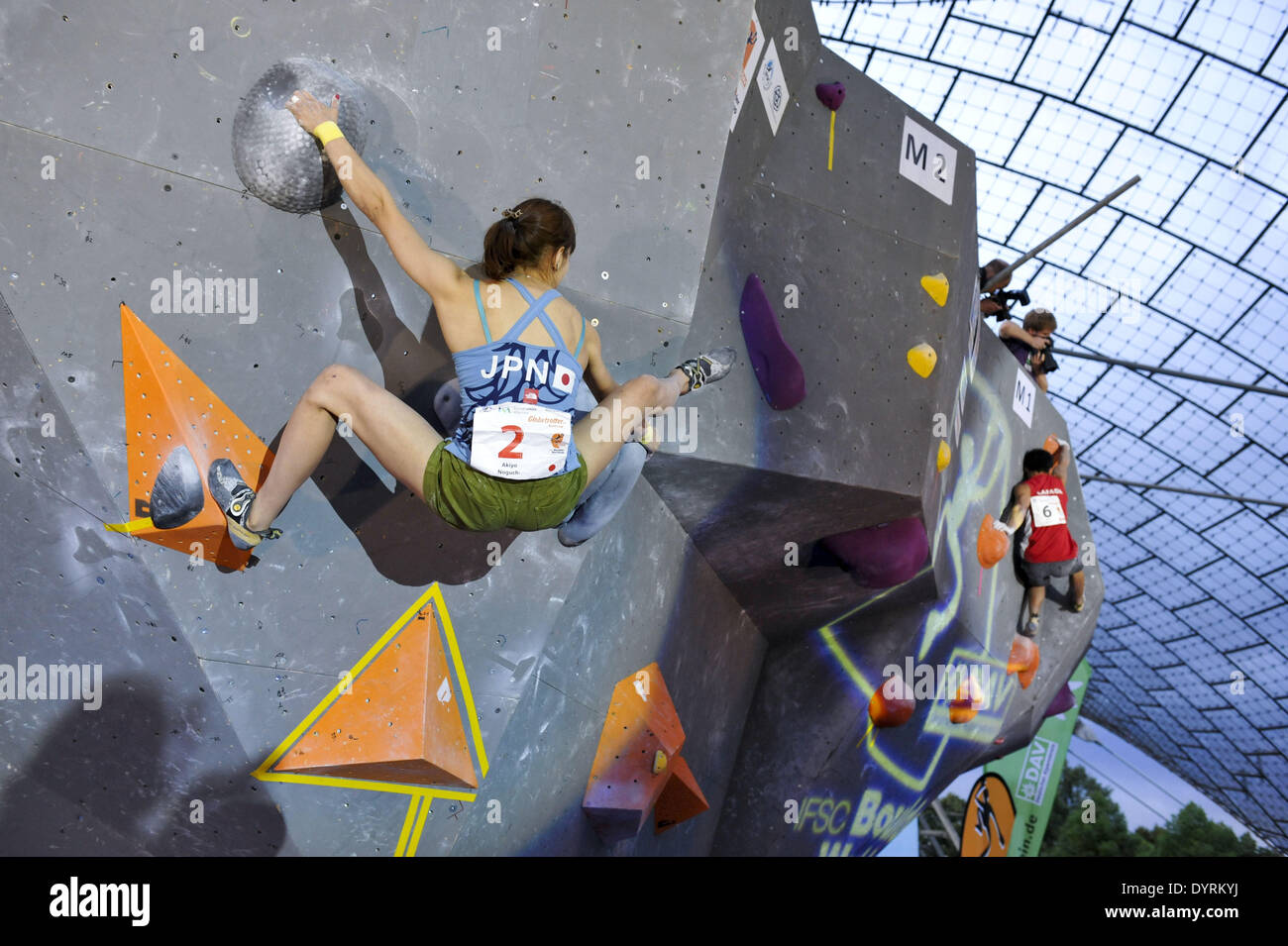 Boulderwettbewerb im sportklettern -Fotos und -Bildmaterial in hoher ...