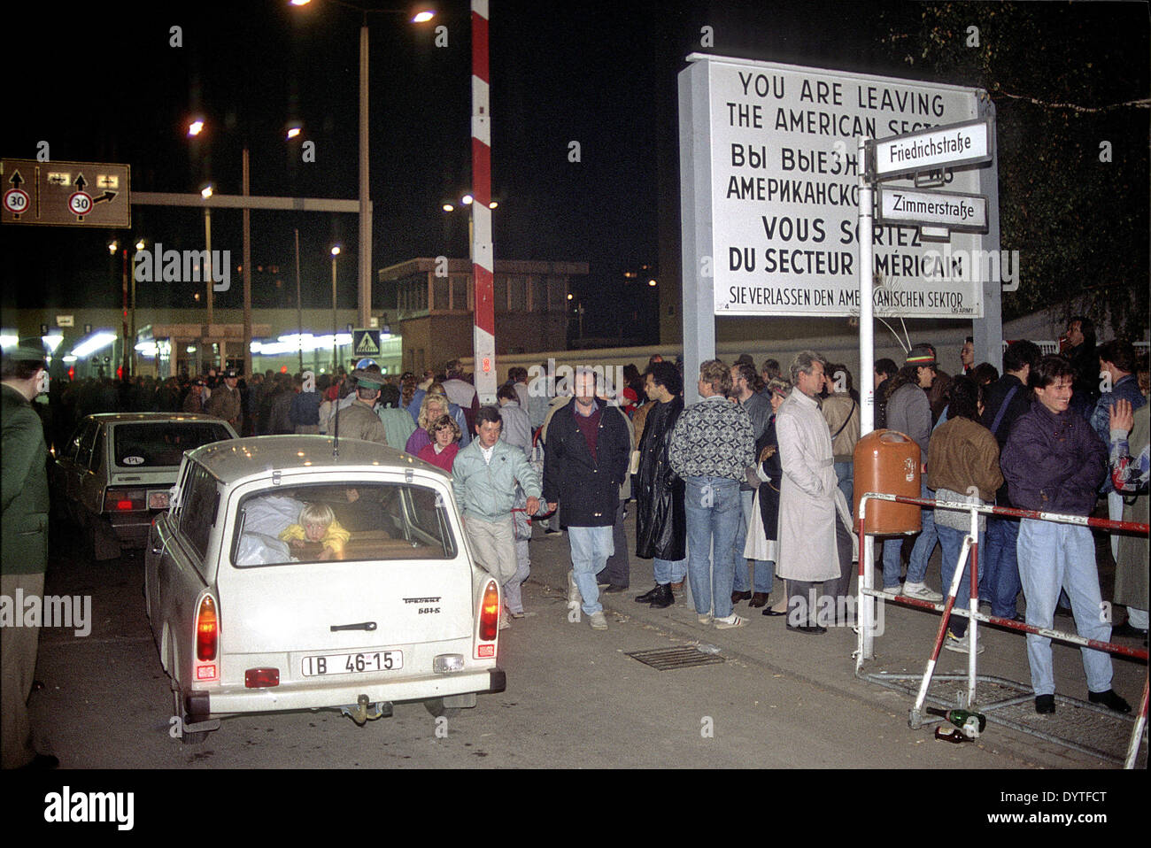 Checkpoint charlie 1989 -Fotos und -Bildmaterial in hoher Auflösung – Alamy