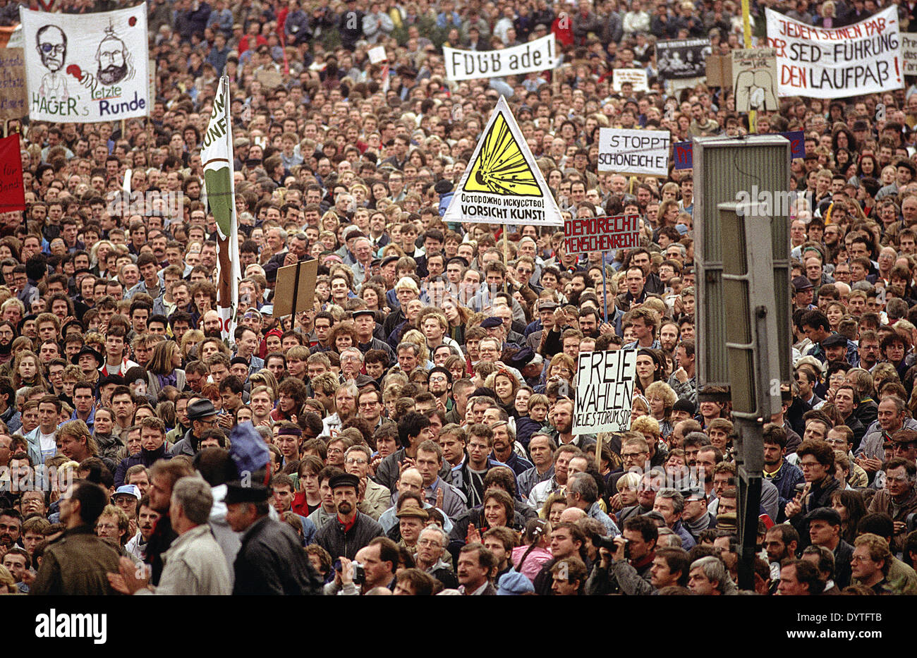 Demonstration ostberlin 1989 -Fotos und -Bildmaterial in hoher ...