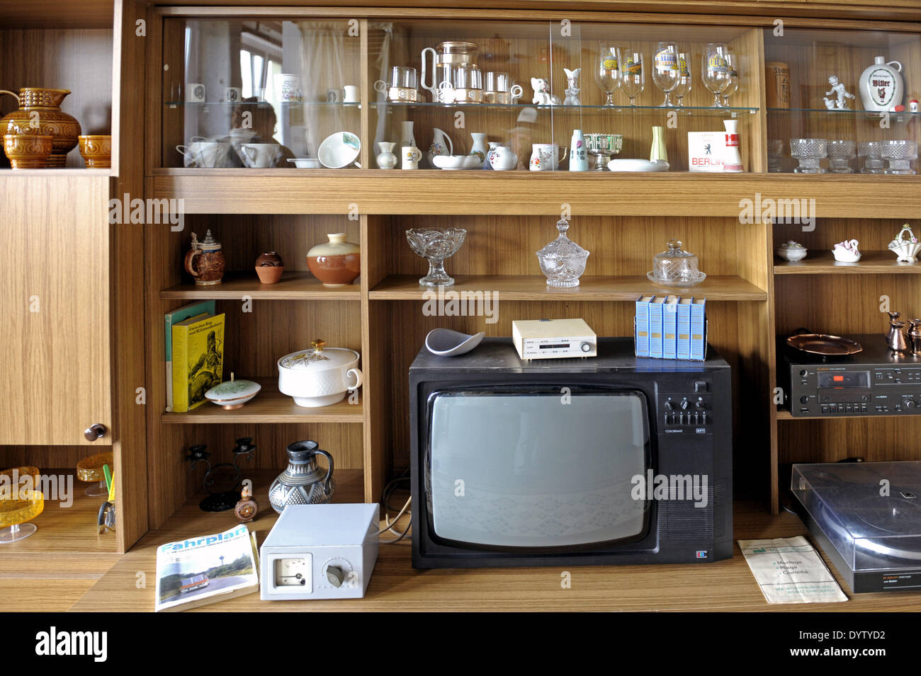 Living room decor 80s -Fotos und -Bildmaterial in hoher Auflösung – Alamy