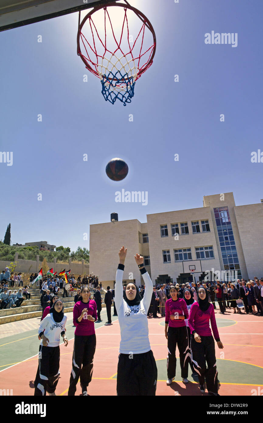 Basketball play -Fotos und -Bildmaterial in hoher Auflösung – Alamy