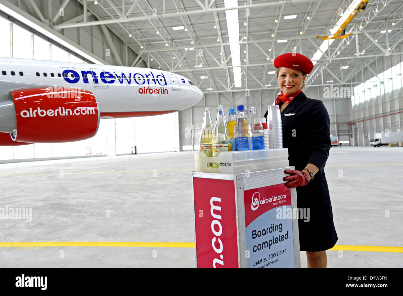 An Air Berlin Flight Attendant Stockfotos und -bilder Kaufen - Alamy